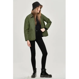 Tenká zelená dámská bunda s ozdobným prošíváním model 15834472 - Ann ...